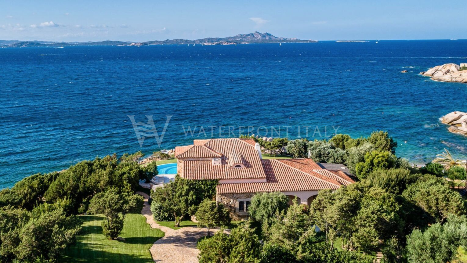 Waterfront Villa Venere – Waterfront Italy